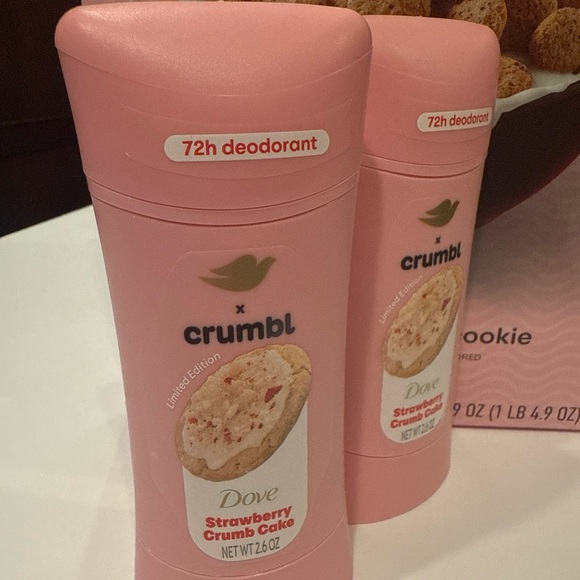 Crumbl | Bath & Body | Crumbl X Dove Lmtd Ed Strawberry Crumb Cake 72hr ...